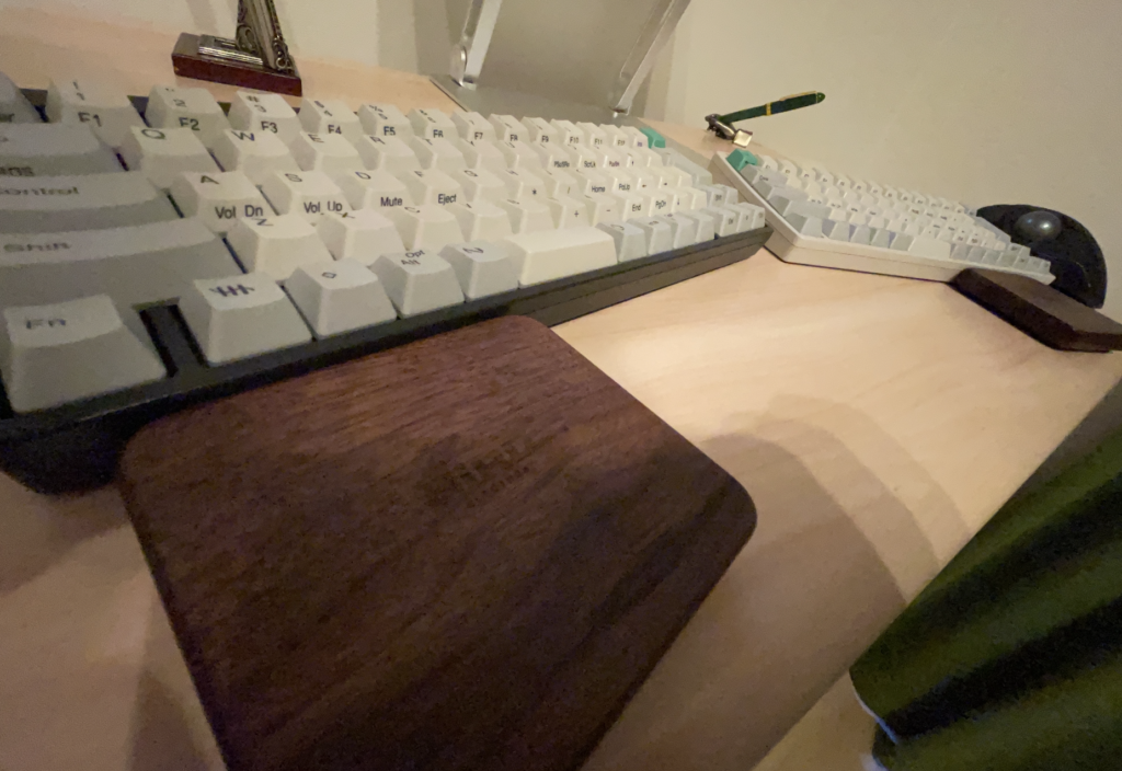 HHKB2台で最強の左右分離キーボードをつくってみた！やり方とメリットを解説｜マネーキャット