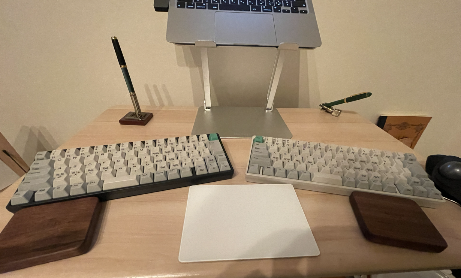 HHKB2台で最強の左右分離キーボードをつくってみた！やり方とメリットを解説｜マネーキャット