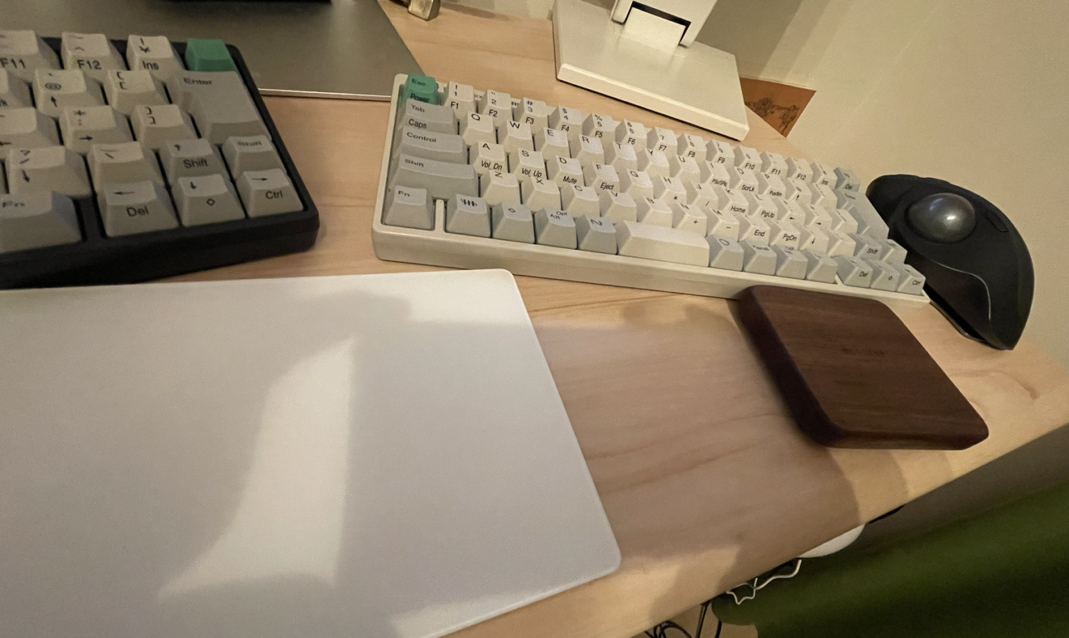 HHKB2台で最強の左右分離キーボードをつくってみた！やり方とメリットを解説｜マネーキャット